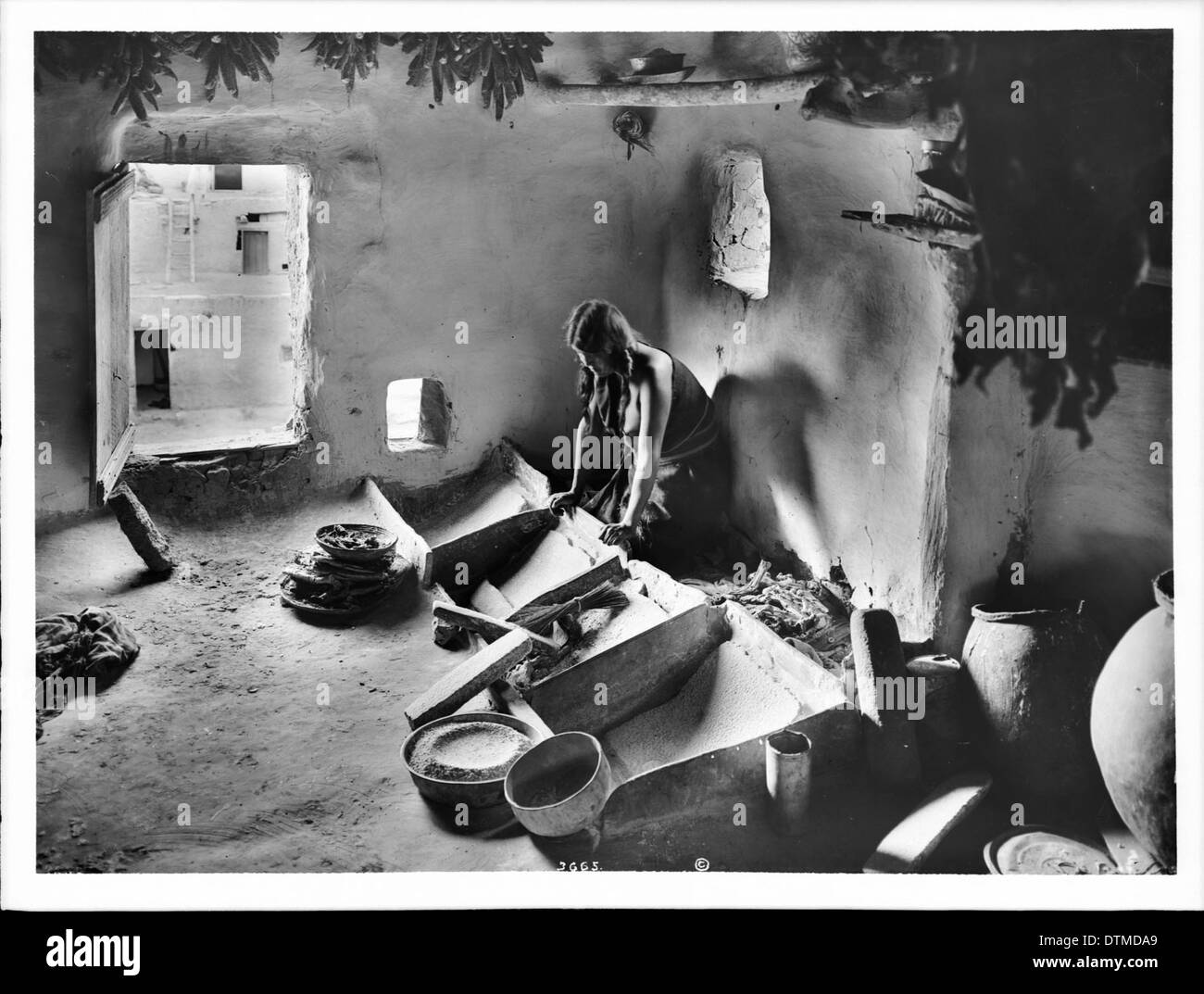 Mujer india hopi fotografías e imágenes de alta resolución - Alamy