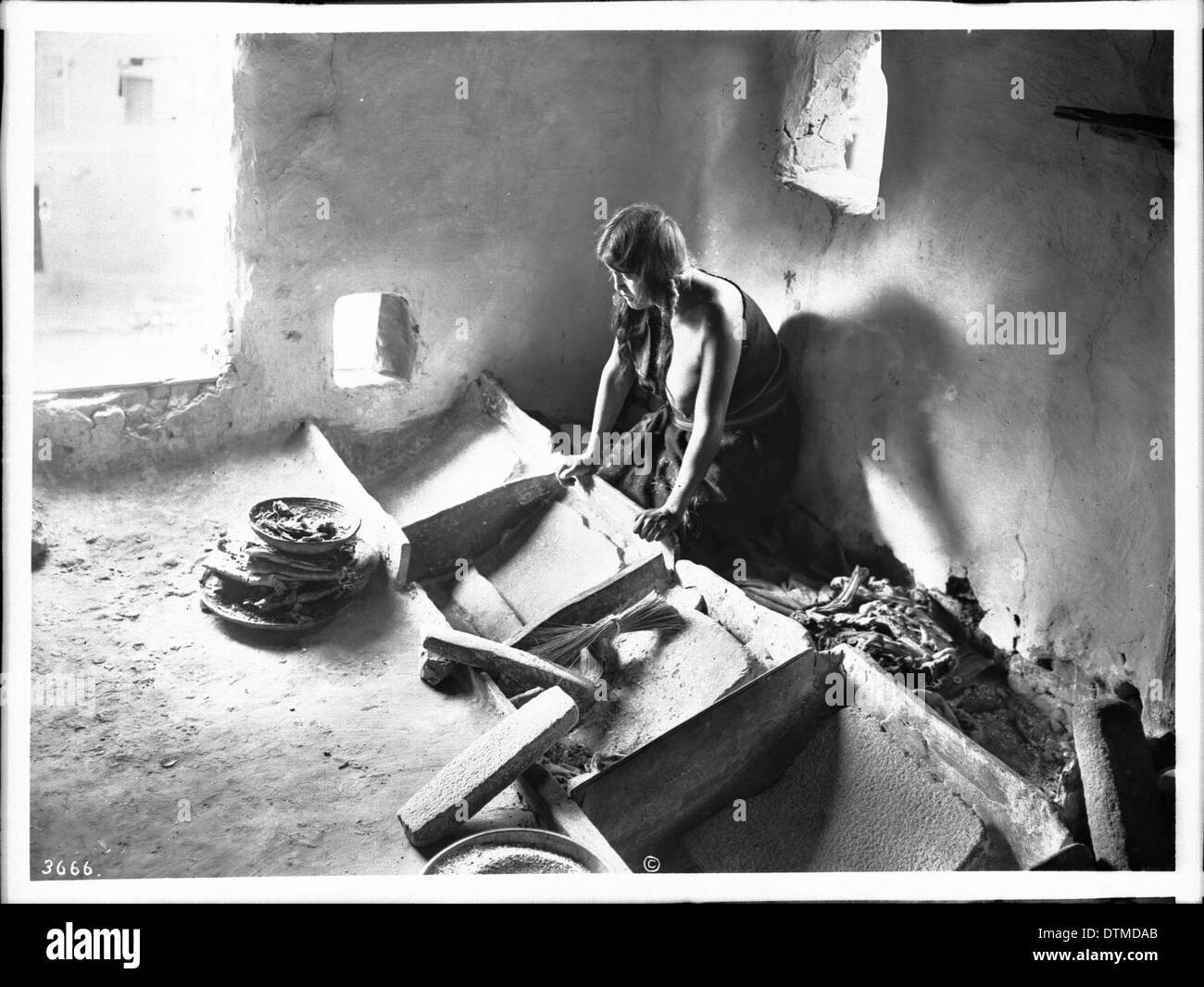 Mujer india hopi fotografías e imágenes de alta resolución - Alamy