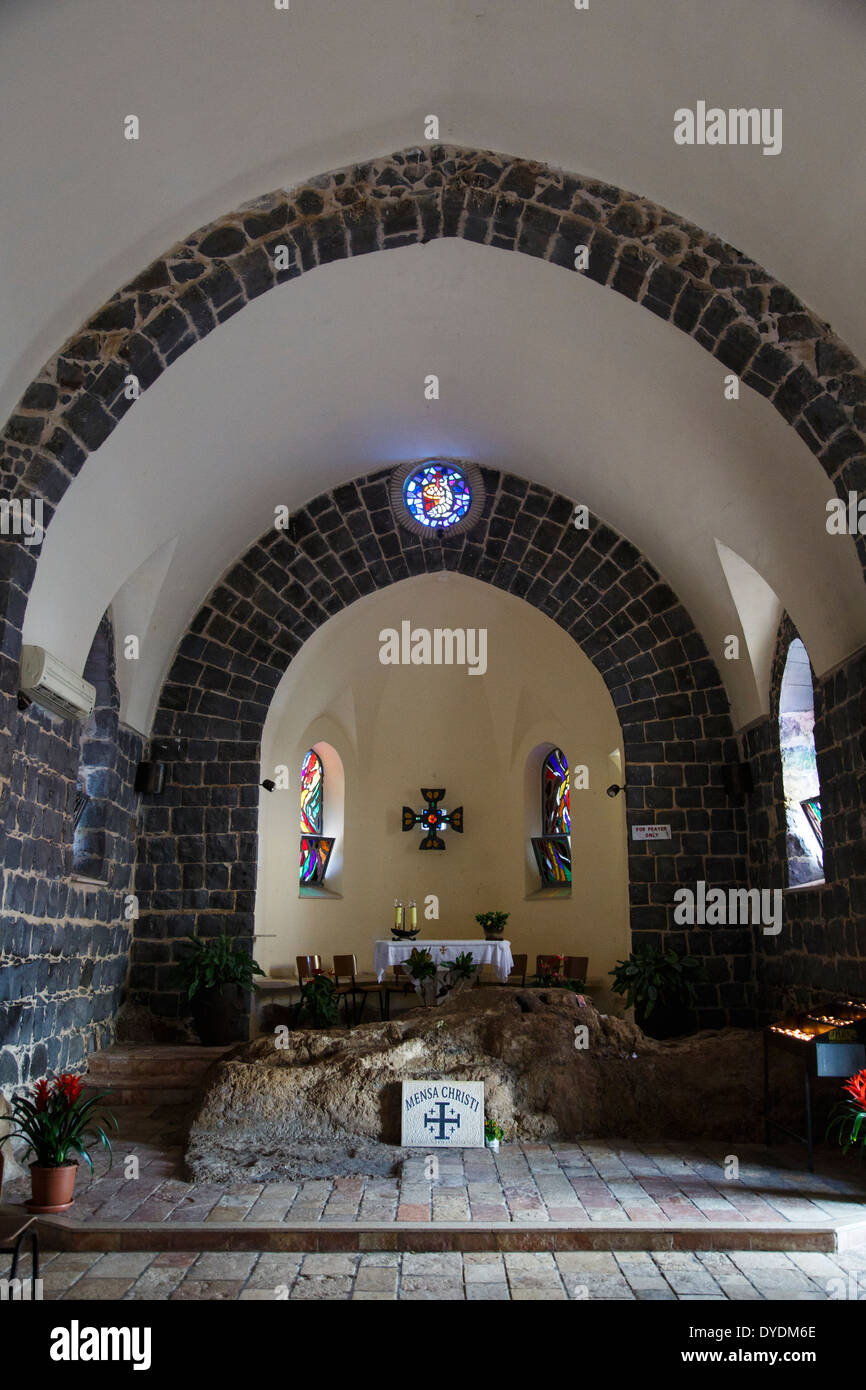 Iglesia De La Primacía De San Pedro En Tabgha Por El Mar De Galilea