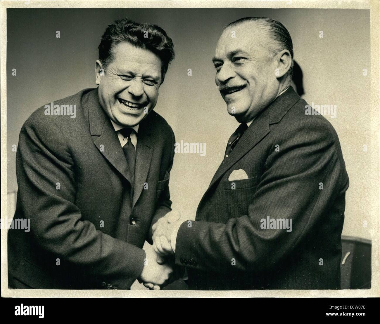 El 10 De Octubre 1960 Spy Y Captor De Reunirse De Nuevo Después De