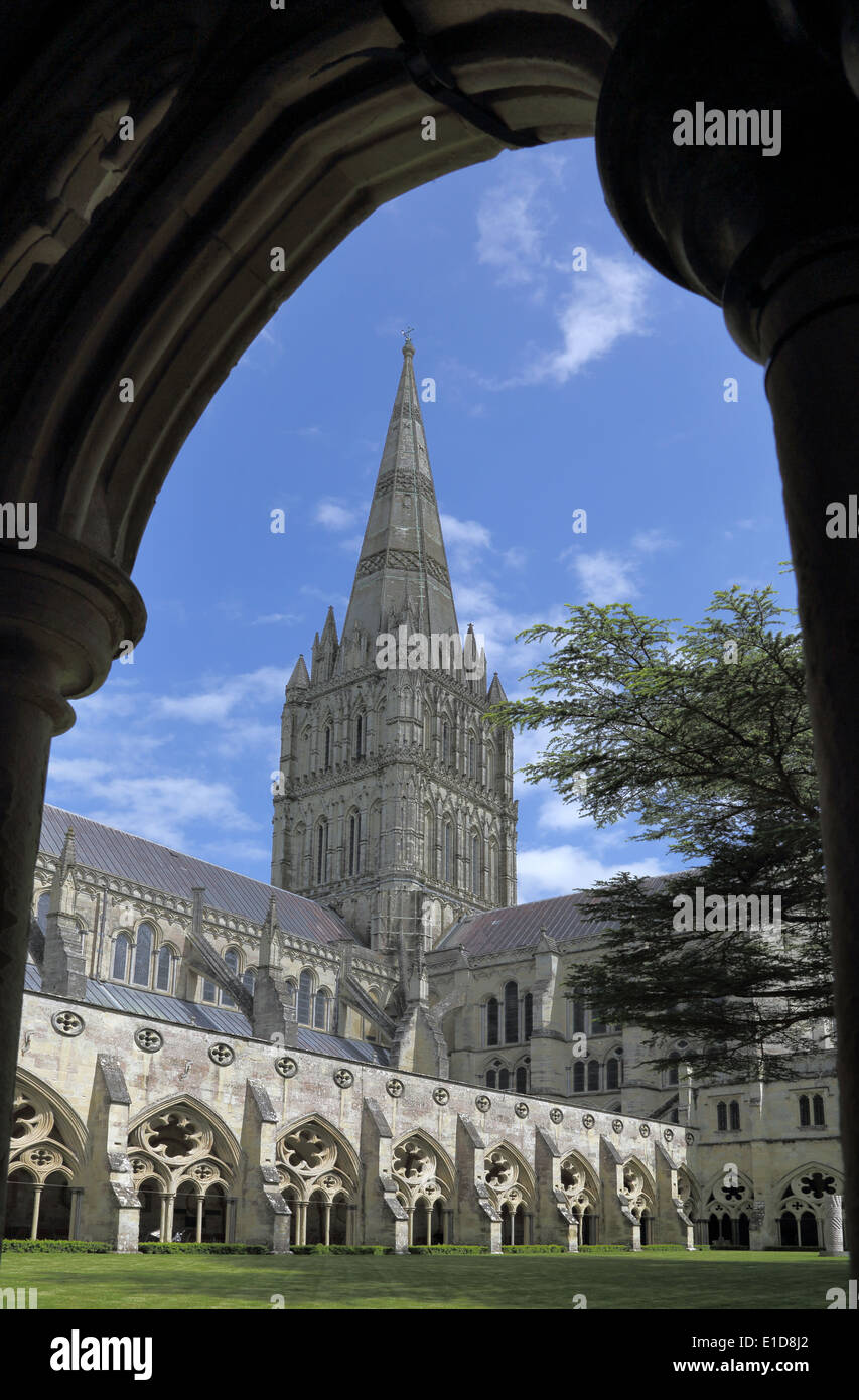 Exterior De La Catedral De Salisbury