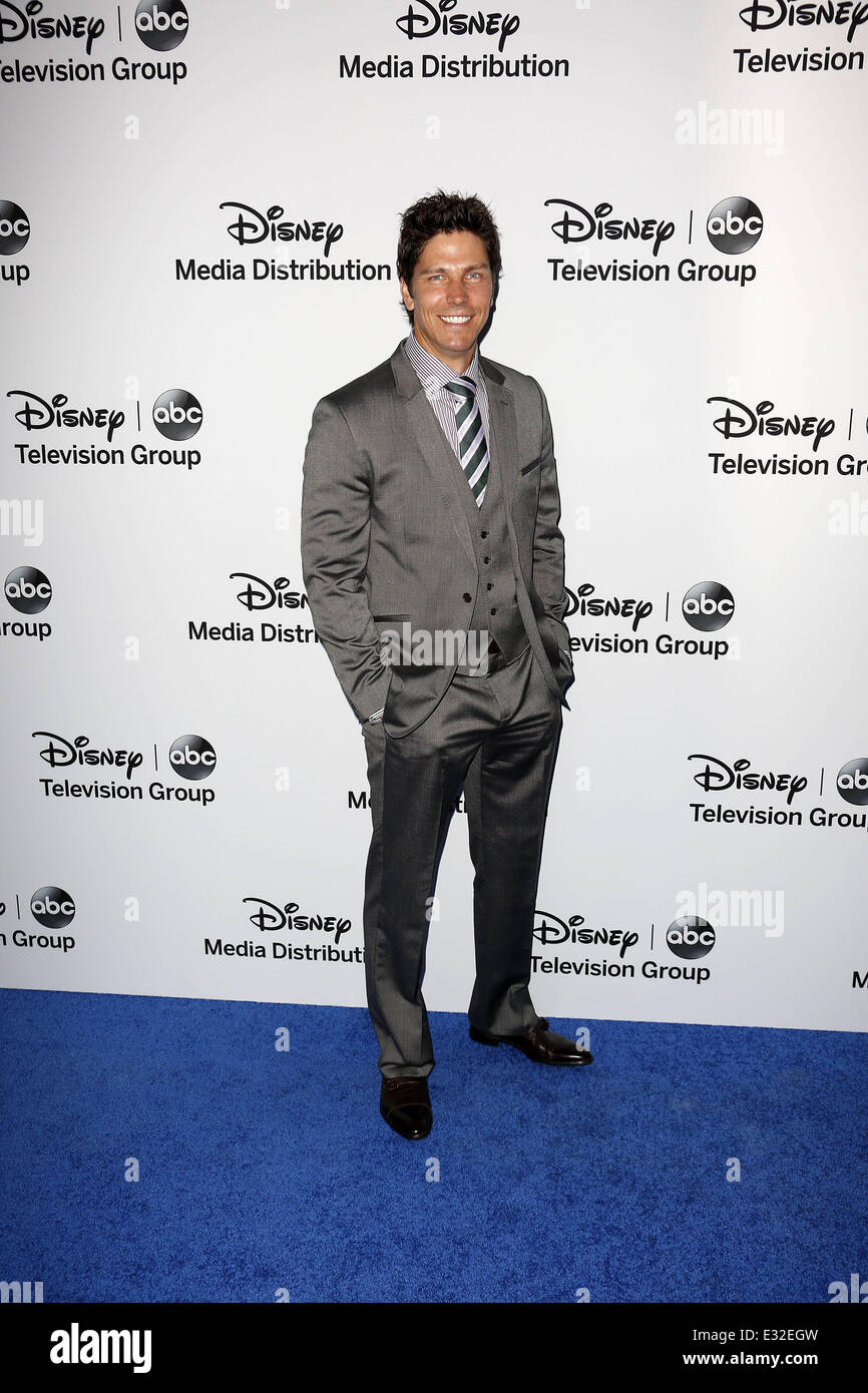 Michael Trucco Abs
