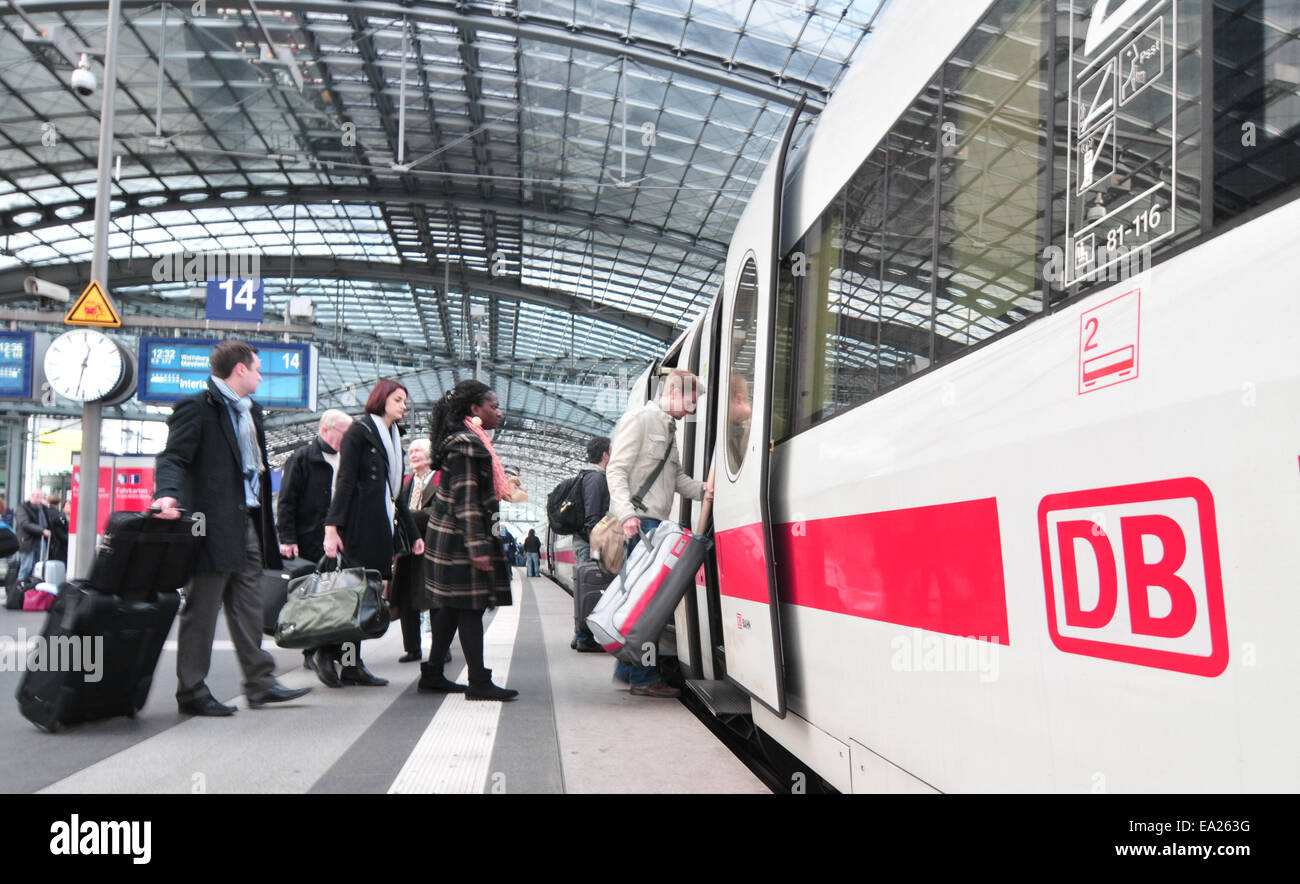Personal Del Tren Fotografías E Imágenes De Alta Resolución Alamy