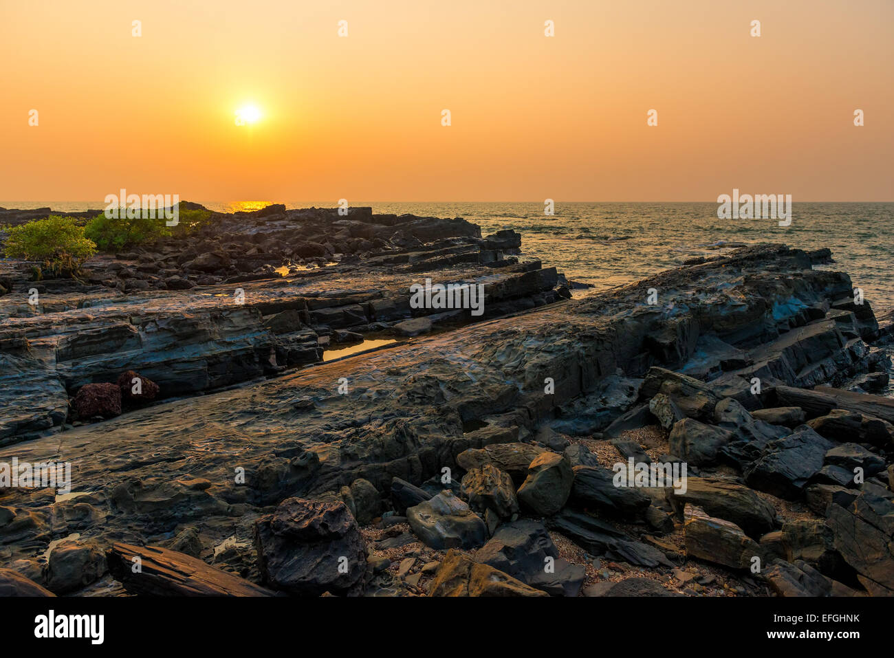 Mar en calma al atardecer fotografías e imágenes de alta resolución - Alamy