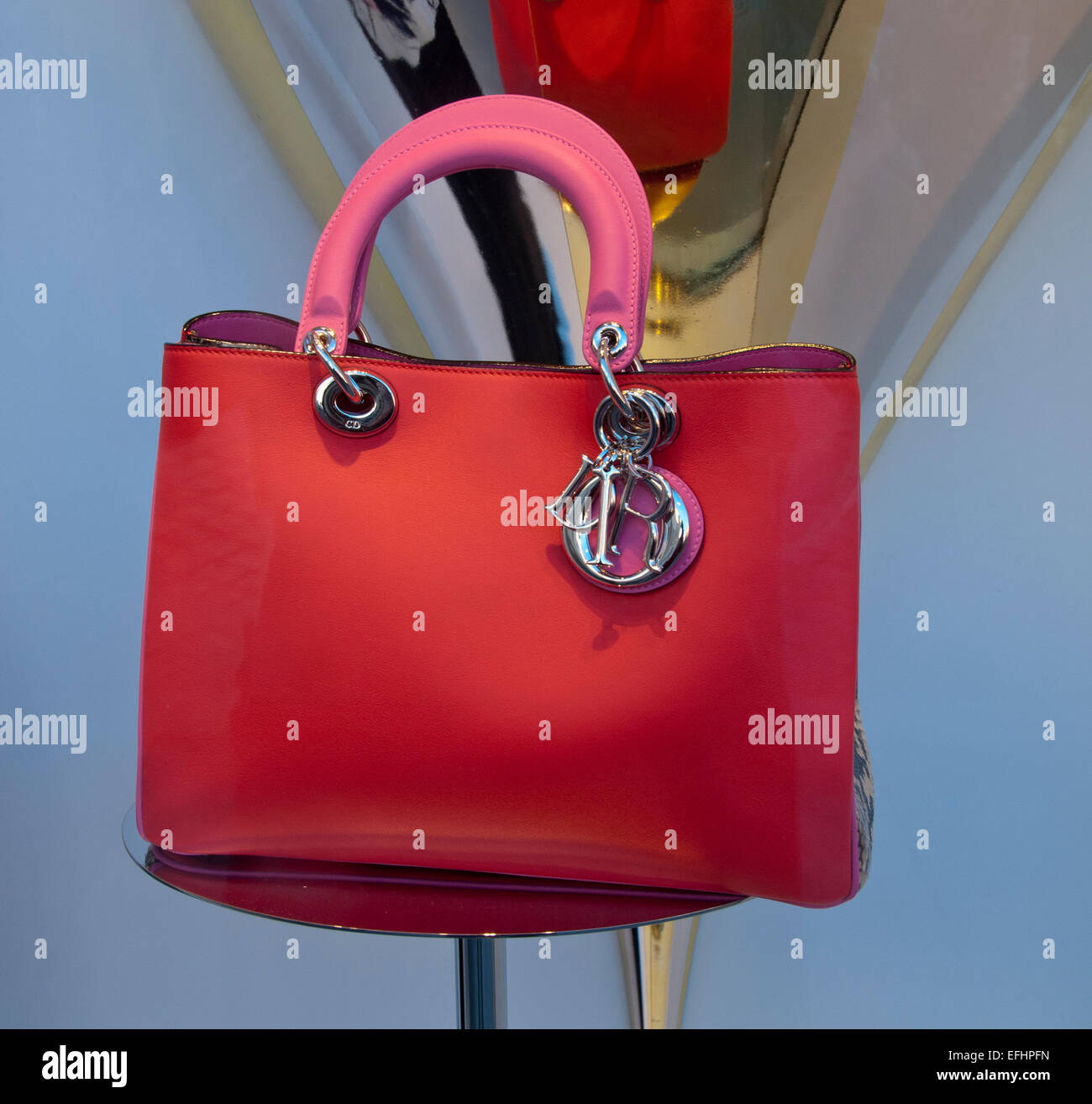 Nuevo Bolso Canguro Con Candado Dior