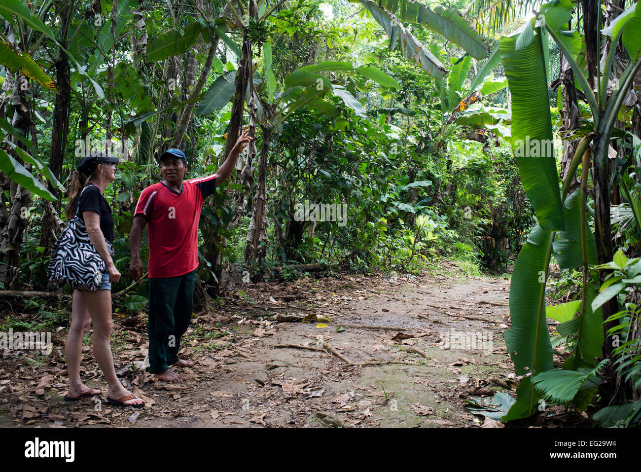 Paseo En La Aldea India De Ngobe Bugle Salt Creek Cerca De Bocas Del