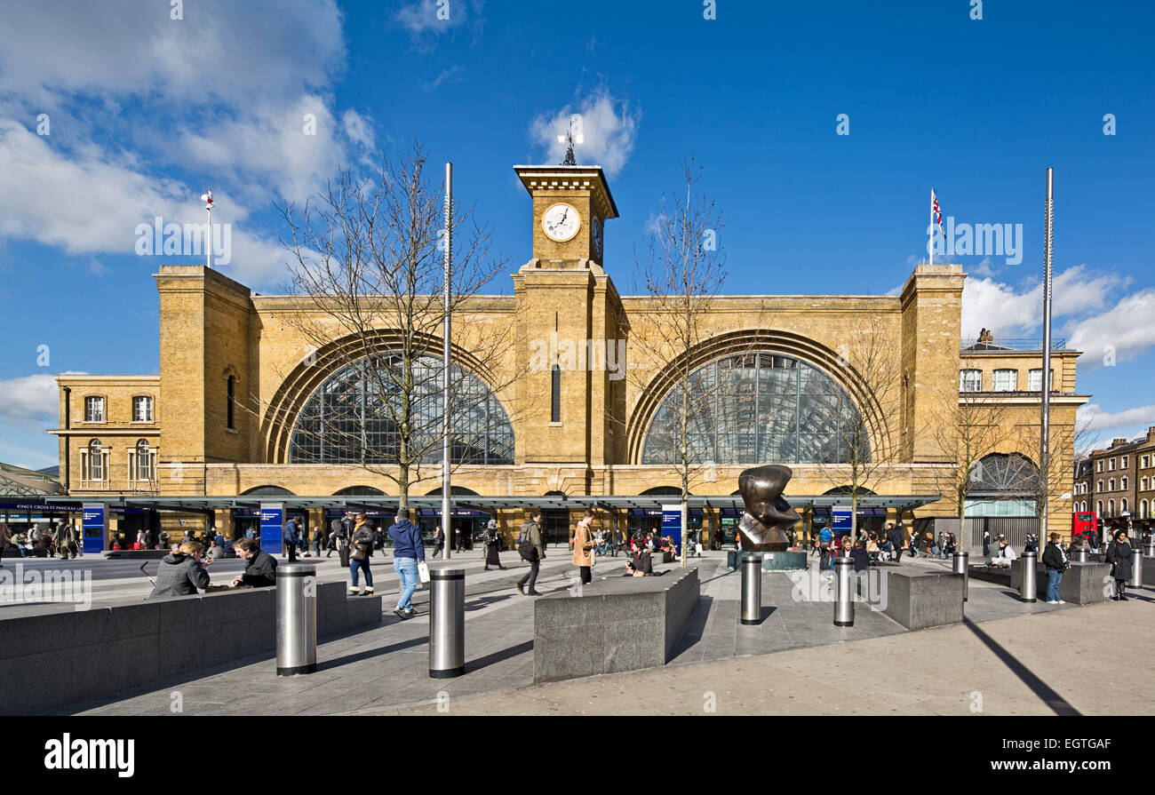 Kings Cross En Kings Cross Station Square Fotografía De Stock Alamy