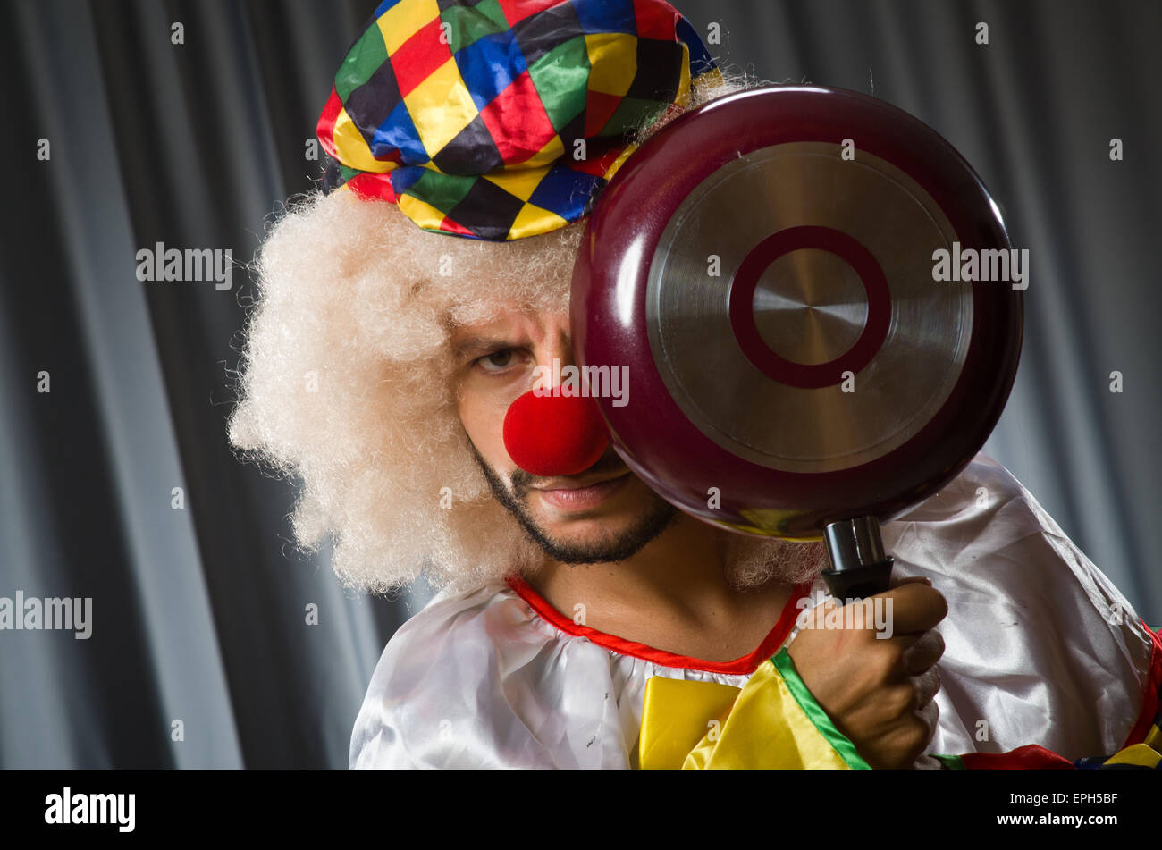 Payaso Enojado Con Sartén Fotografía De Stock Alamy