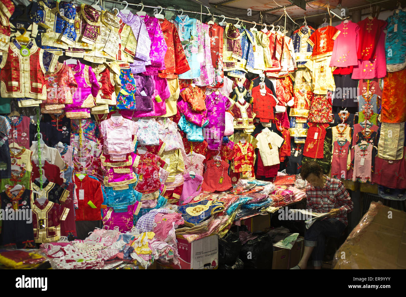 Dh Temple Street Yau Ma Tei En Hong Kong Street Market Stall Ropa De