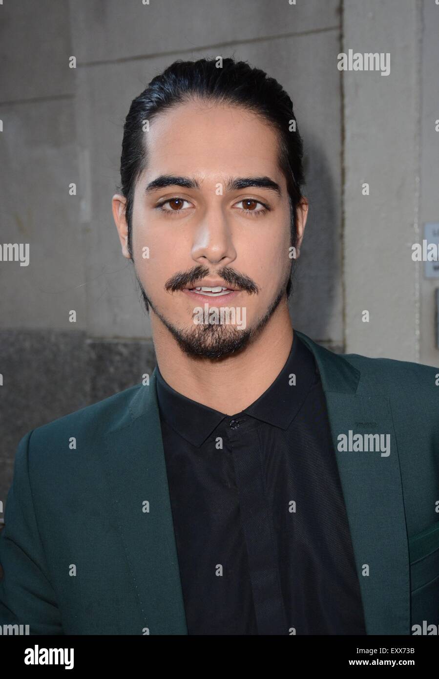 Hilo De Campaña De Avan Jogia