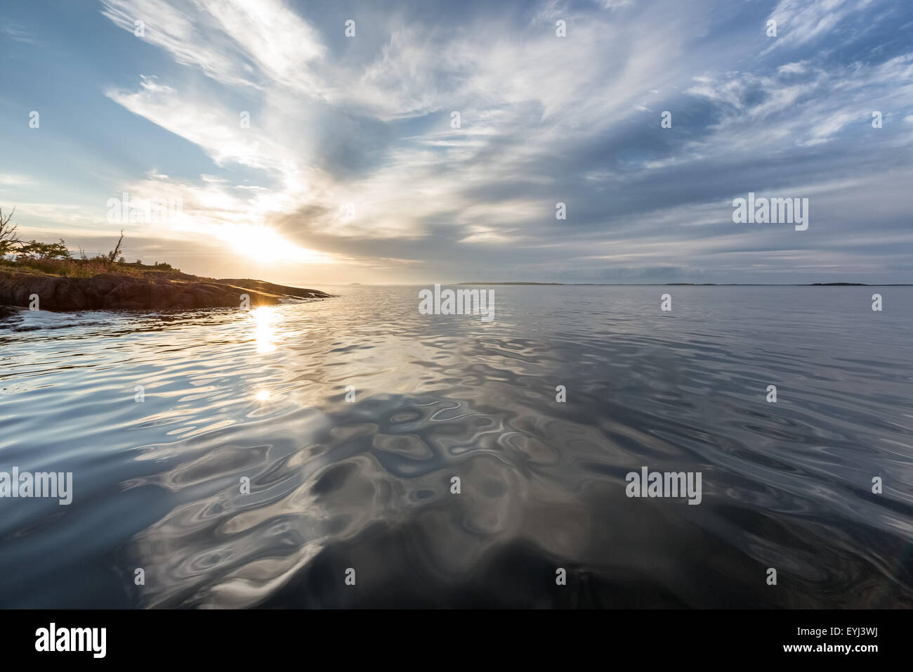 Mar en calma al atardecer fotografías e imágenes de alta resolución - Alamy