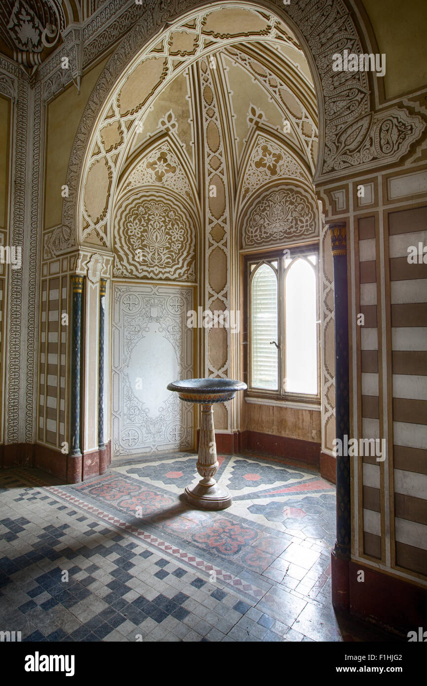 Palacio de estilo morisco interior Fotografía de stock - Alamy