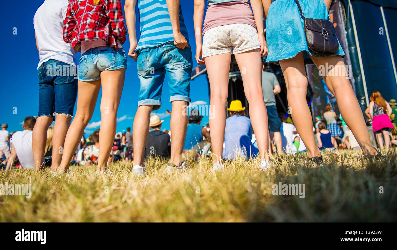Piernas Adolescentes Adolescentes Fotografías E Imágenes De Alta