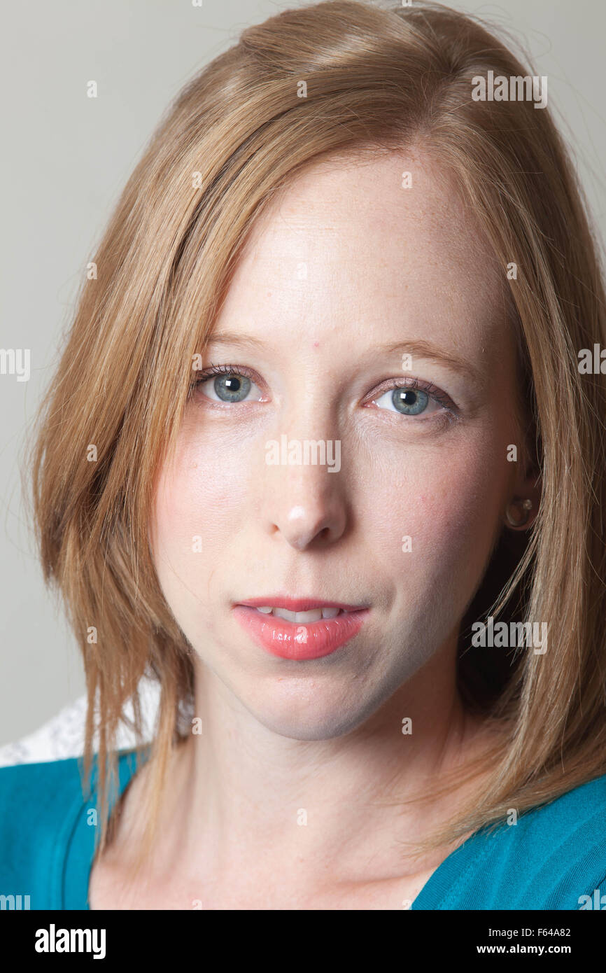 Modelo Rubia Con Ojos Azules Fotografías E Imágenes De Alta Resolución