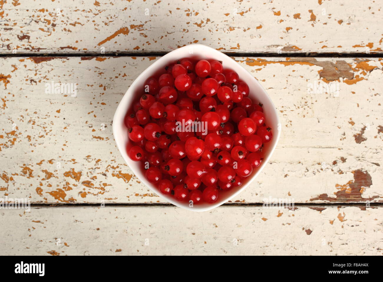 Pintura de color rojo grosella fotografías e imágenes de alta ...