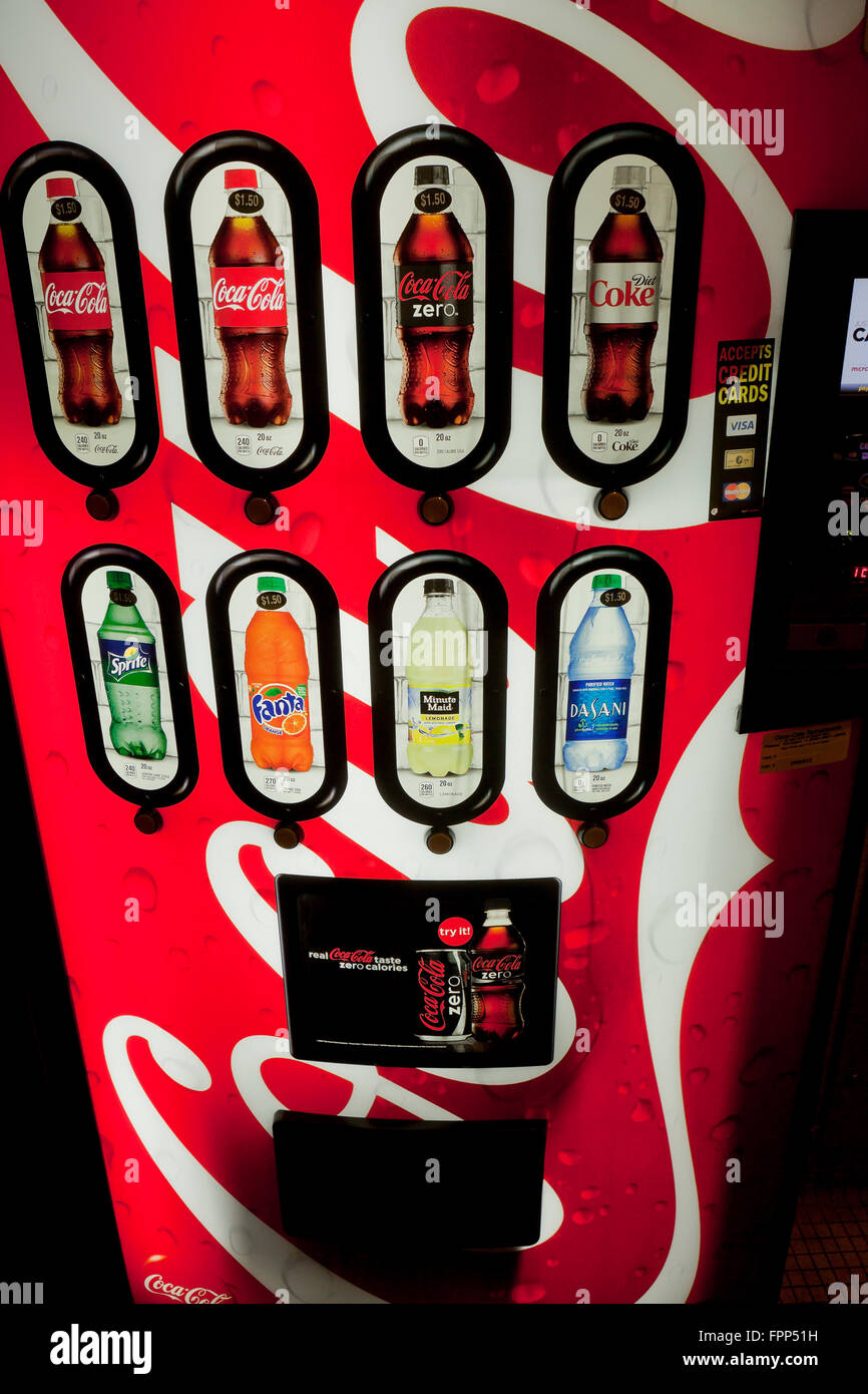 Coca cola vending machine fotografías e imágenes de alta resolución - Alamy