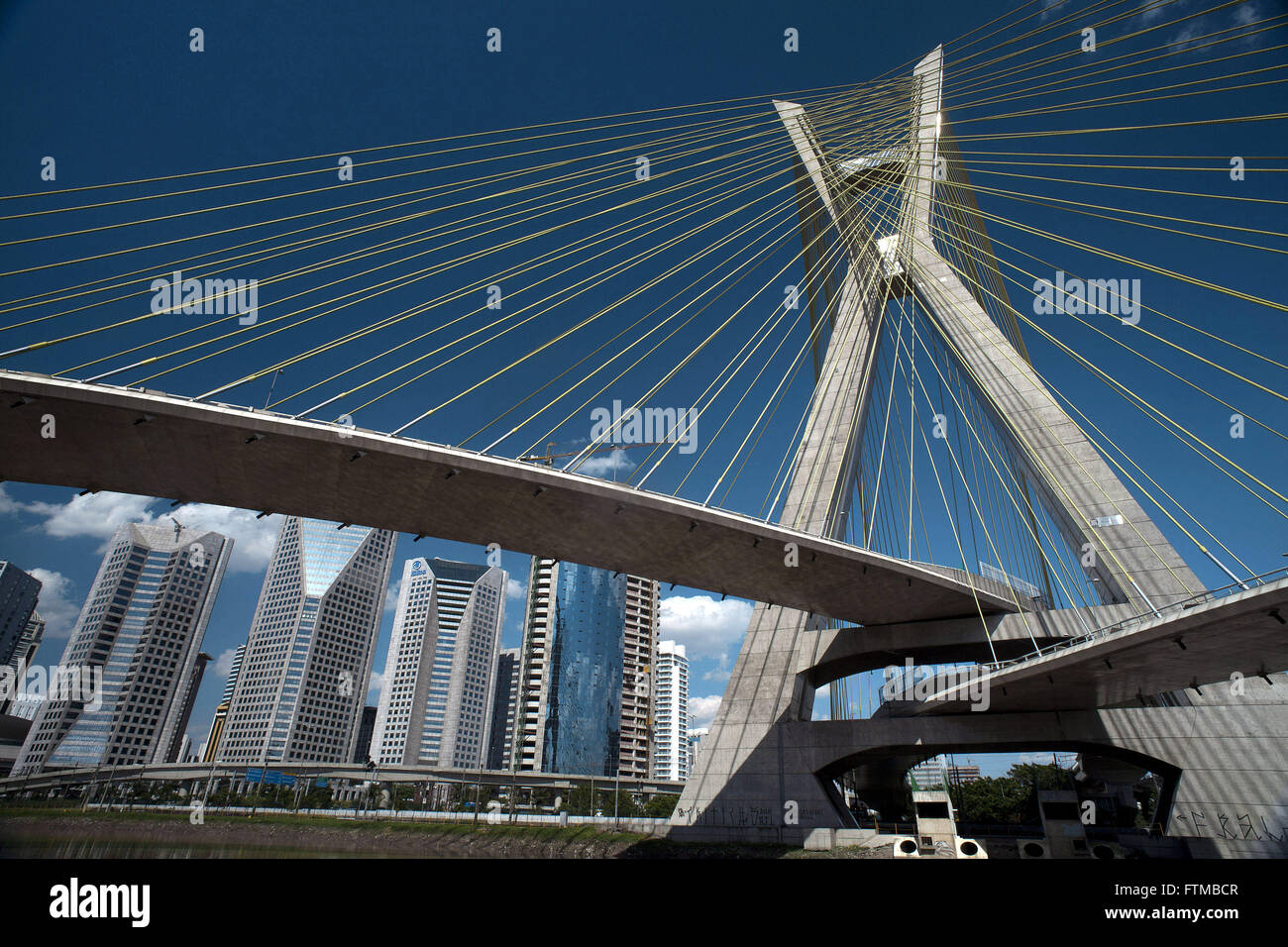 Puente octavio frias de oliveira fotografías e imágenes de alta ...
