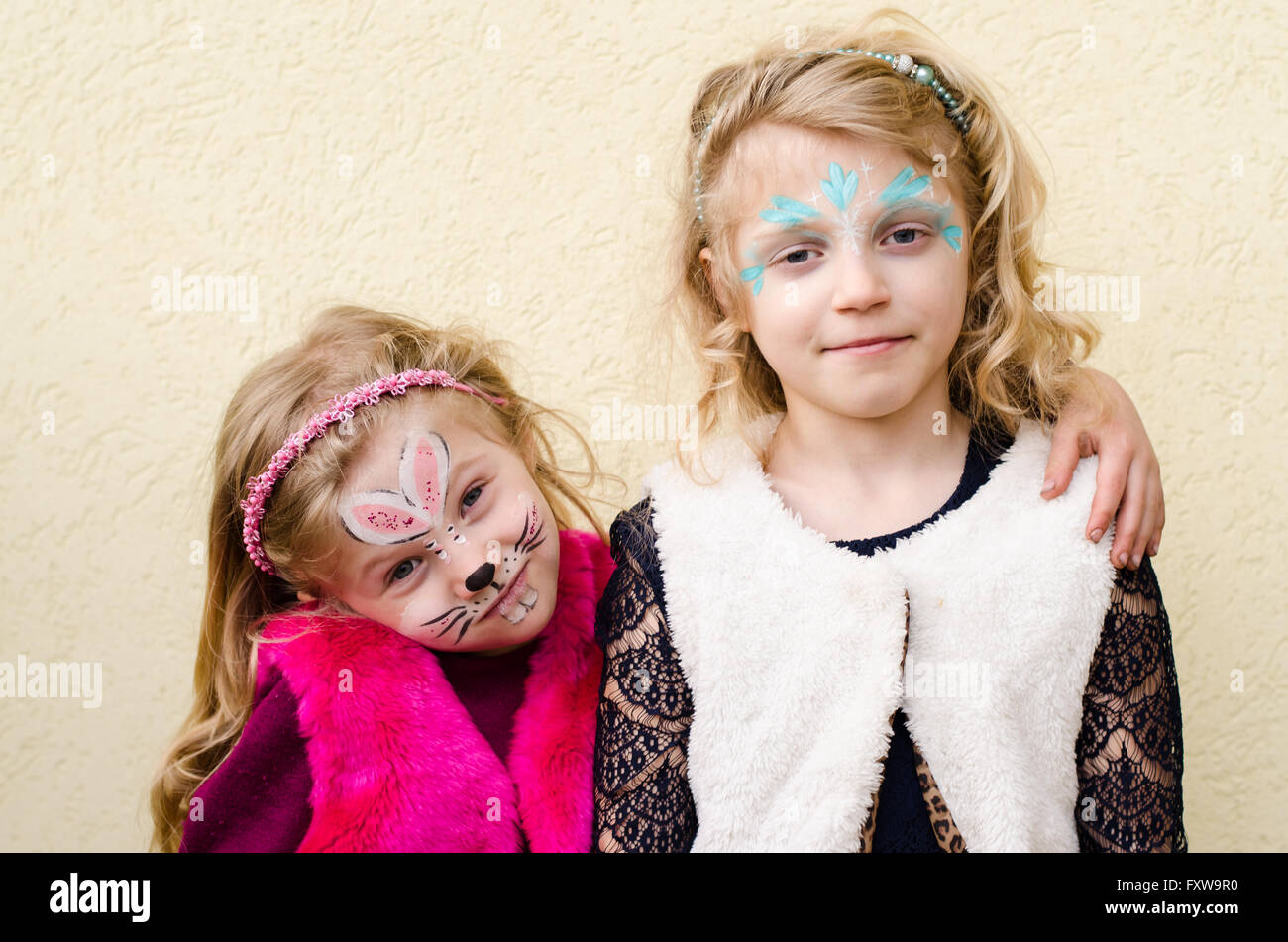 Niños Rubios Felices Fotografías E Imágenes De Alta Resolución Página