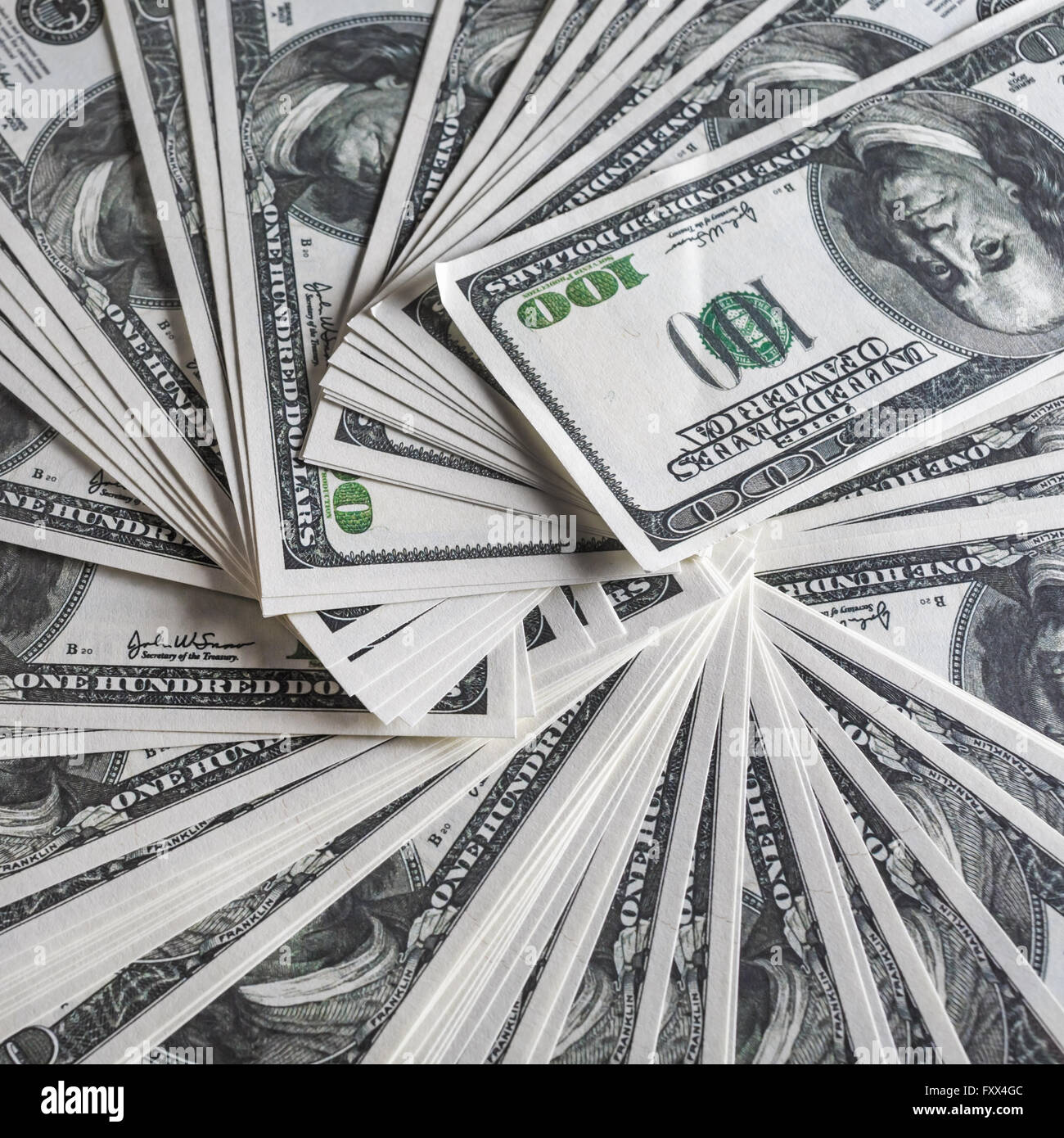cerca-de-un-mont-n-de-billetes-de-cien-d-lares-mucho-dinero-muchos