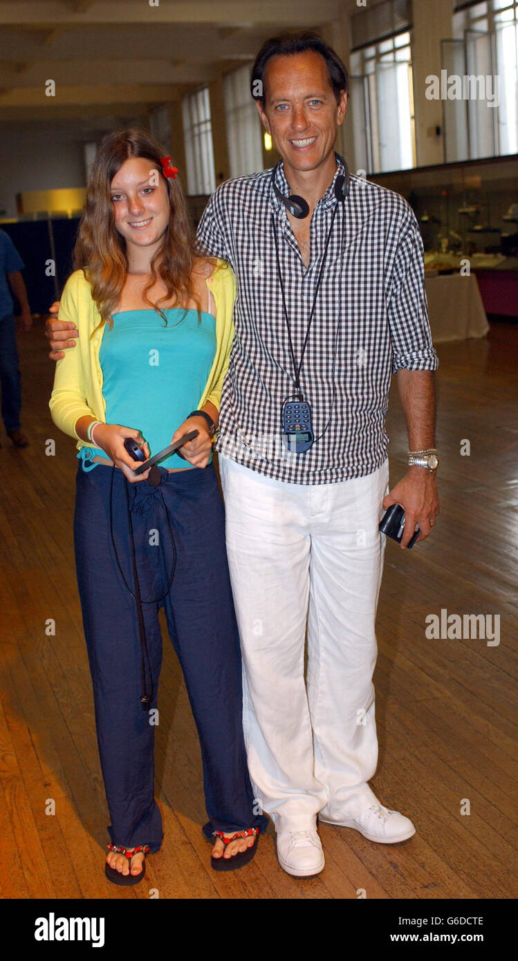 El Actor Richard E Grant Y Su Hija Olivia Fotografías E Imágenes De Alta Resolución Alamy