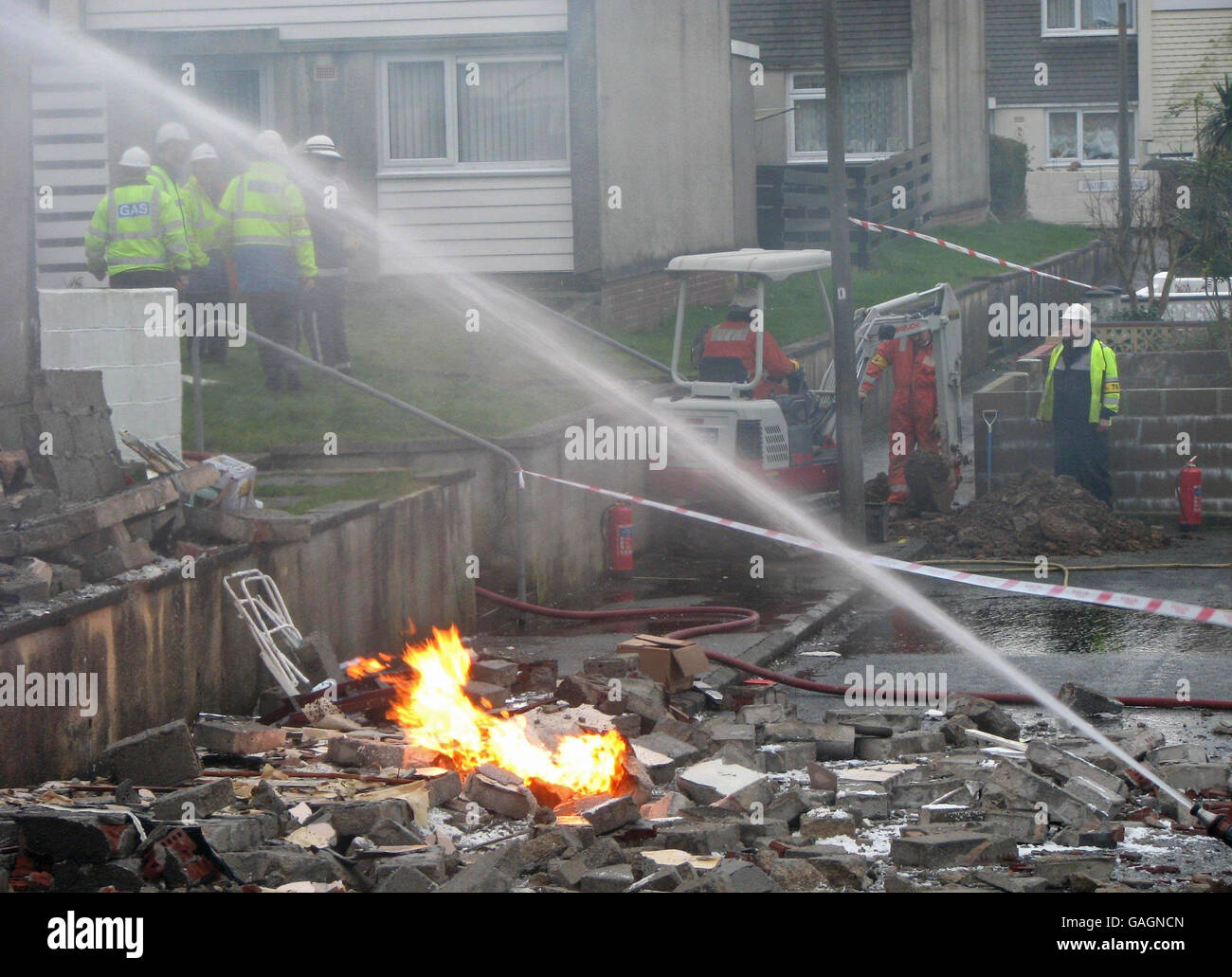 La escena de una explosión de una casa en los jardines de Bulteel ... La escena de una explosión de una casa en los jardines de Bulteel ...