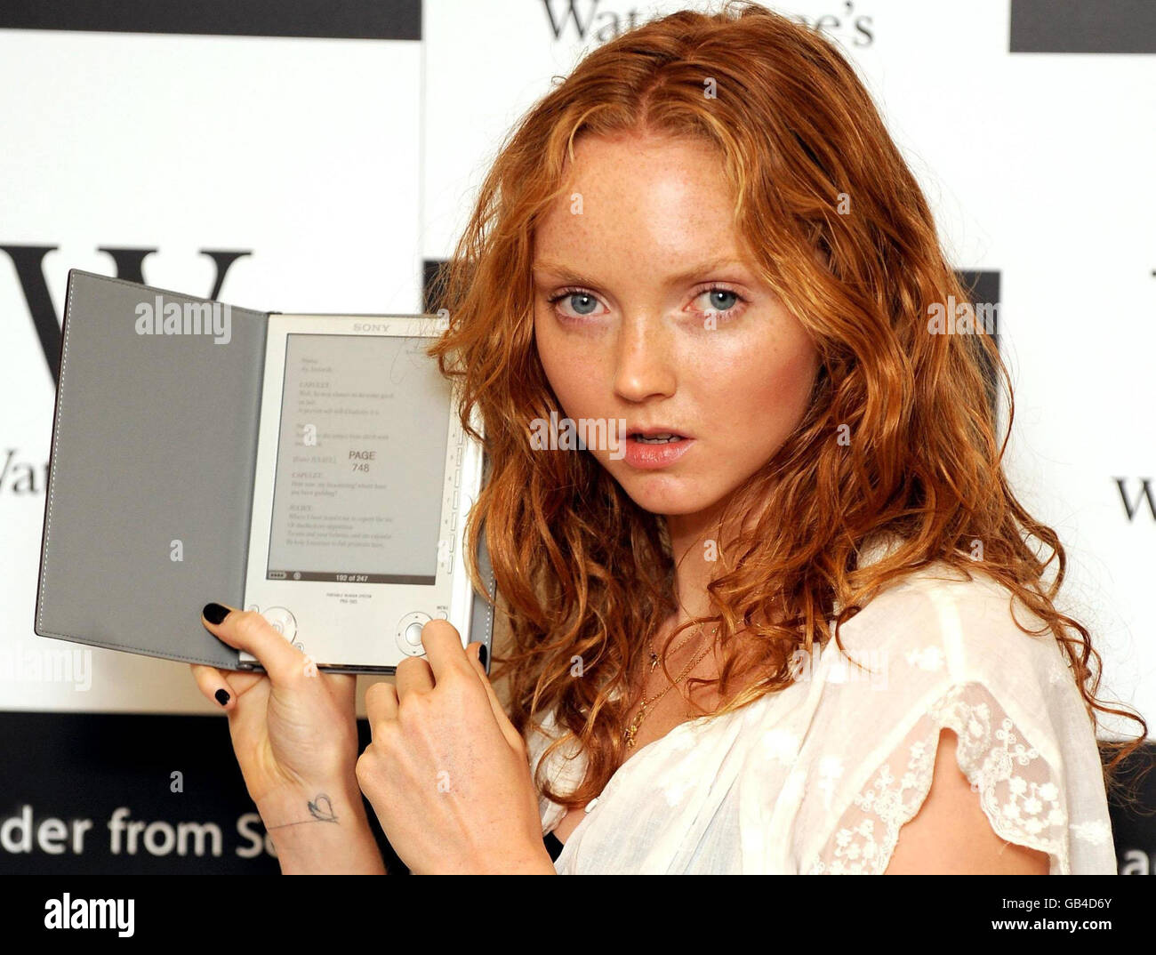 Lily Cole Launches New Reader Fotografías E Imágenes De Alta Resolución Alamy