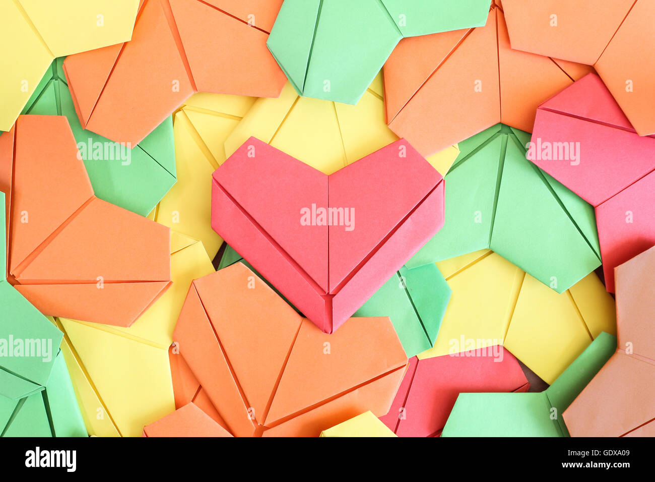 El Papel Naranja En Forma De Corazón Fotografías E Imágenes De Alta
