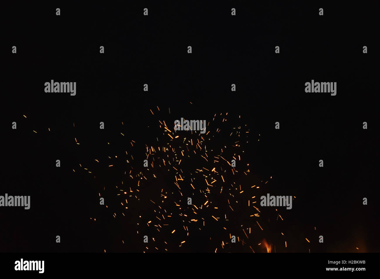 Chispas volando fotografías e imágenes de alta resolución - Alamy