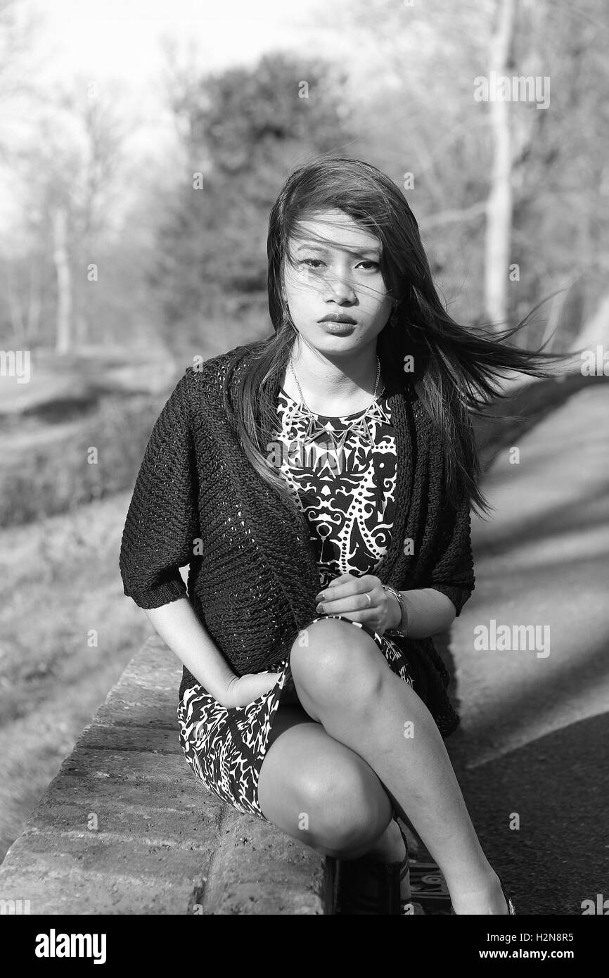 Filipino model at park fotografías e imágenes de alta resolución - Alamy