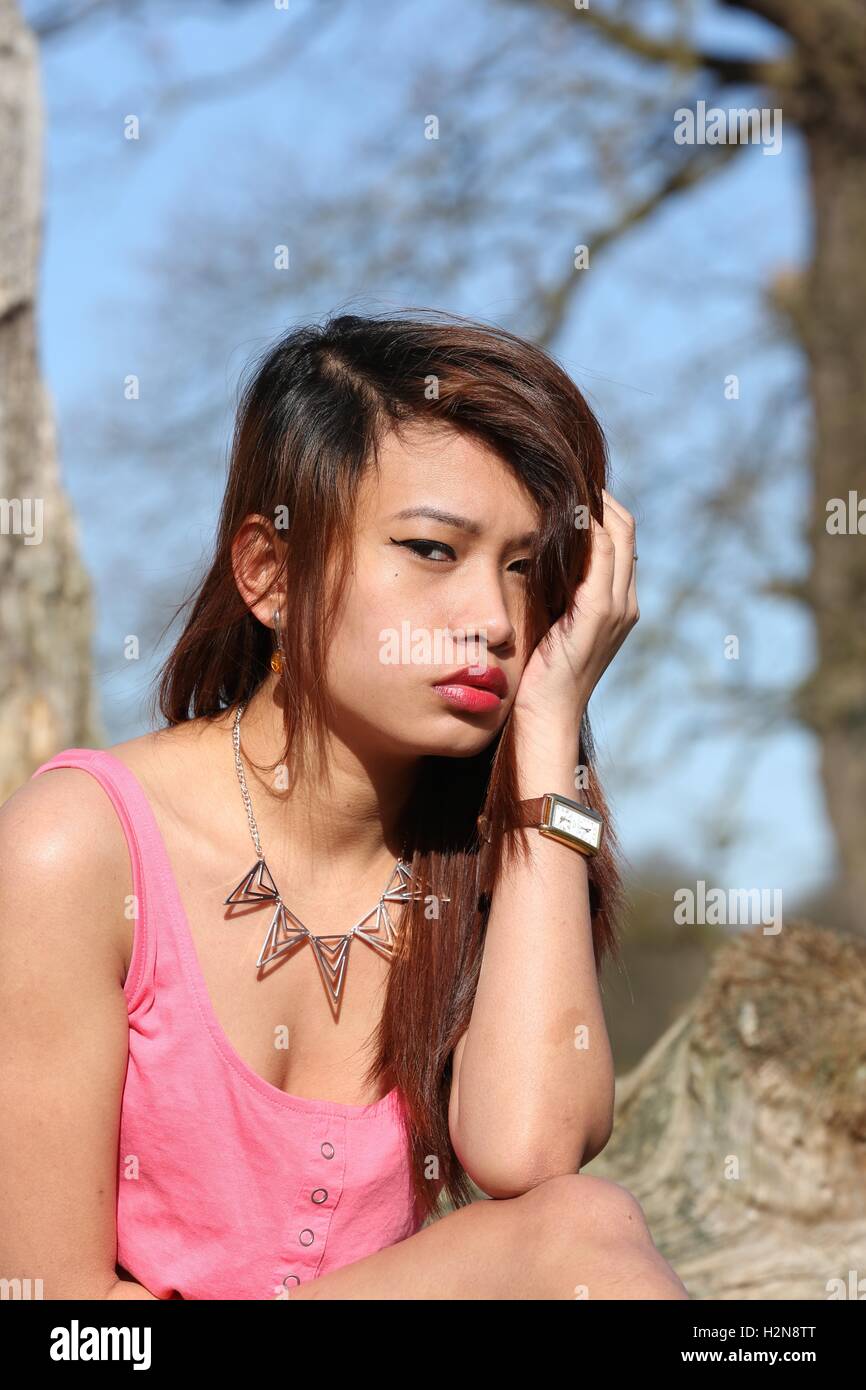 Filipino model at park fotografías e imágenes de alta resolución - Alamy