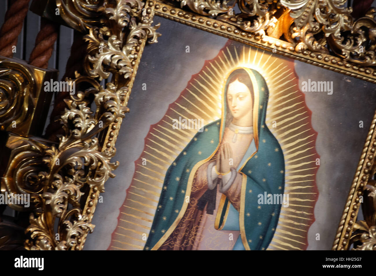 Fotografía de una imagen pintada de la Virgen de Guadalupe en el ... Fotografía de una imagen pintada de la Virgen de Guadalupe en el ...