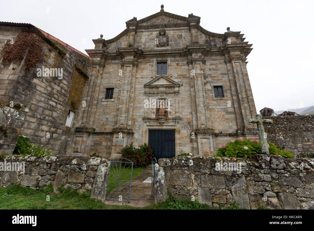 Monasterio de oia fotografías e imágenes de alta resolución - Alamy