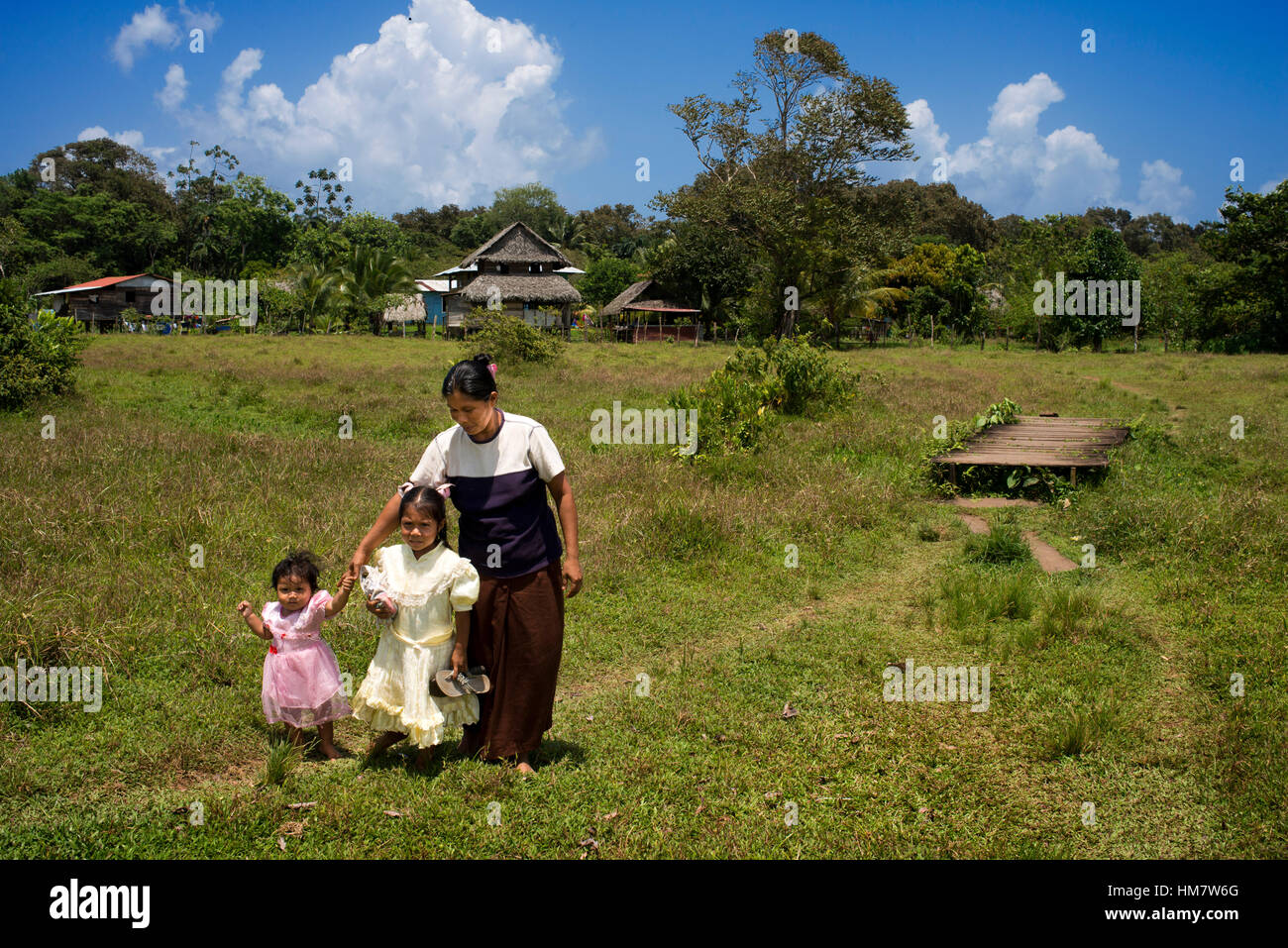 Ngobe Bugle Dress Fotografías E Imágenes De Alta Resolución Alamy