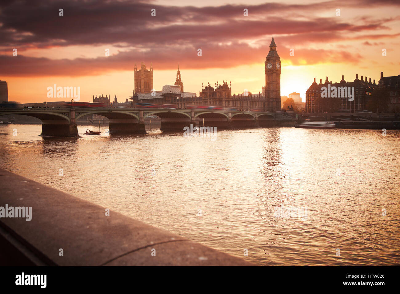Torre gaviota y big ben fotografías e imágenes de alta resolución - Alamy