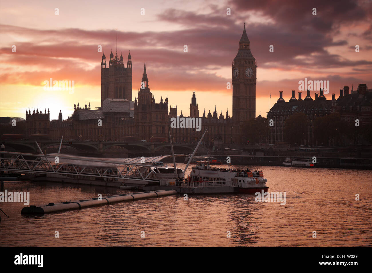 Torre gaviota y big ben fotografías e imágenes de alta resolución - Alamy