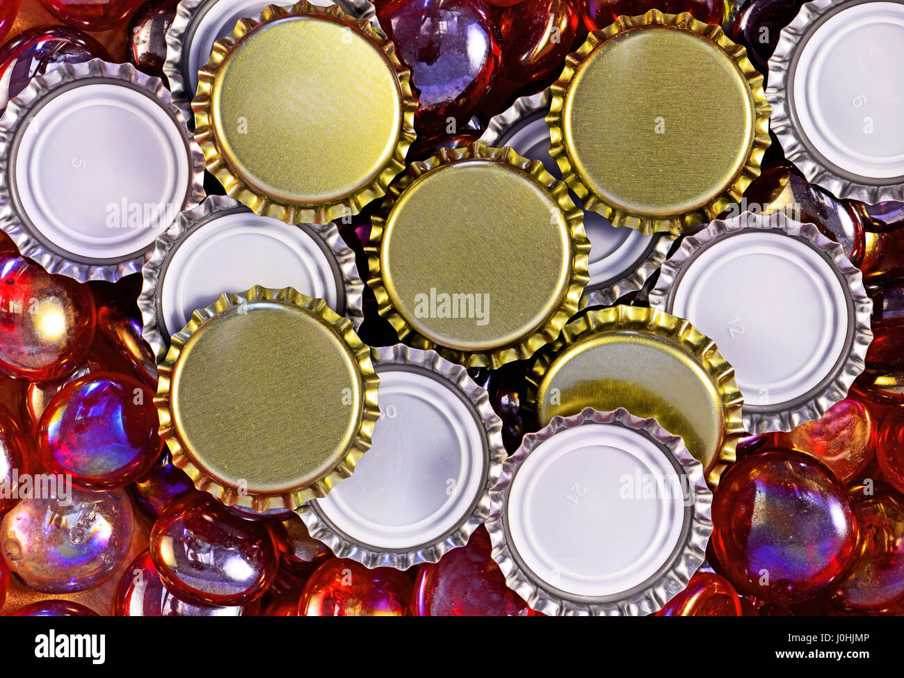 Botella De Cerveza Tapas De Metal Fotografía De Stock Alamy