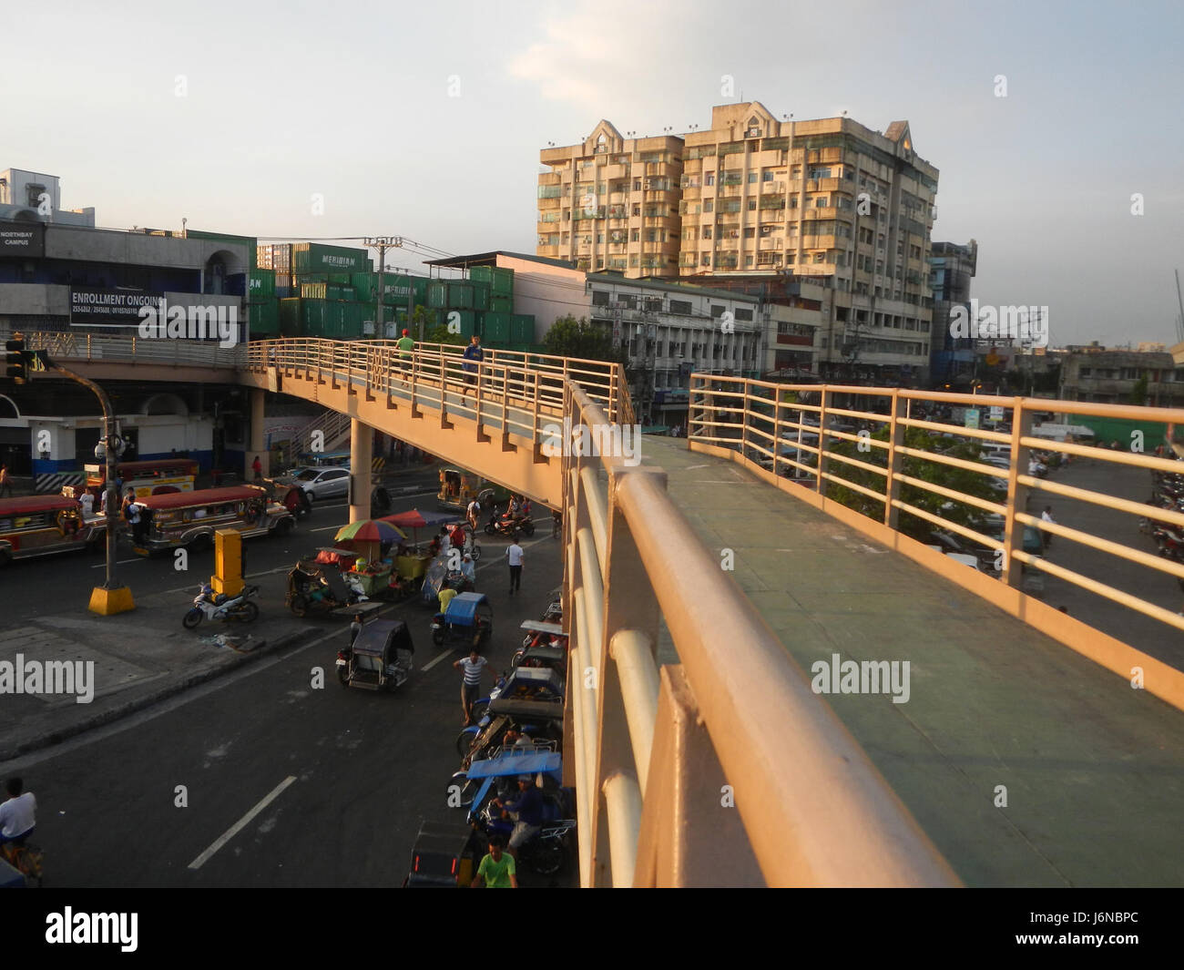 09438 puente peatonal Puregold Tayuman Juan Luna C-14 Capulong Tayuman ...