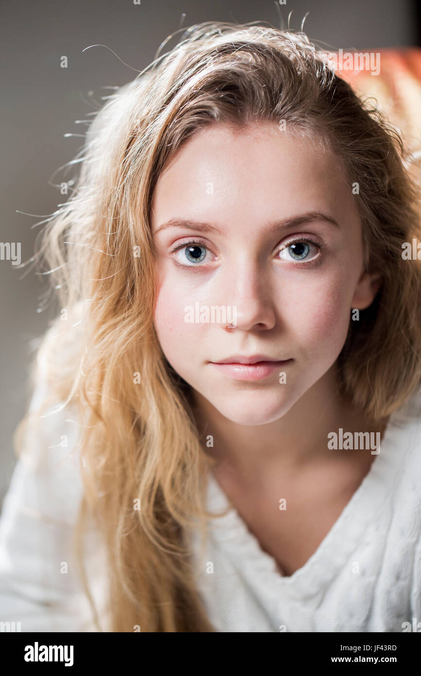 Adolescente Rubia Ojos Azules Fotografías E Imágenes De Alta Resolución