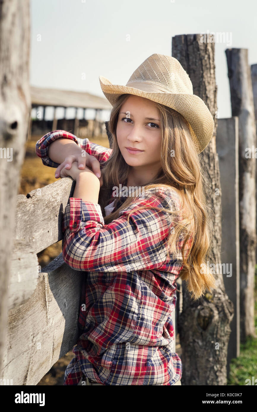Chica Rural Fotografías E Imágenes De Alta Resolución Alamy