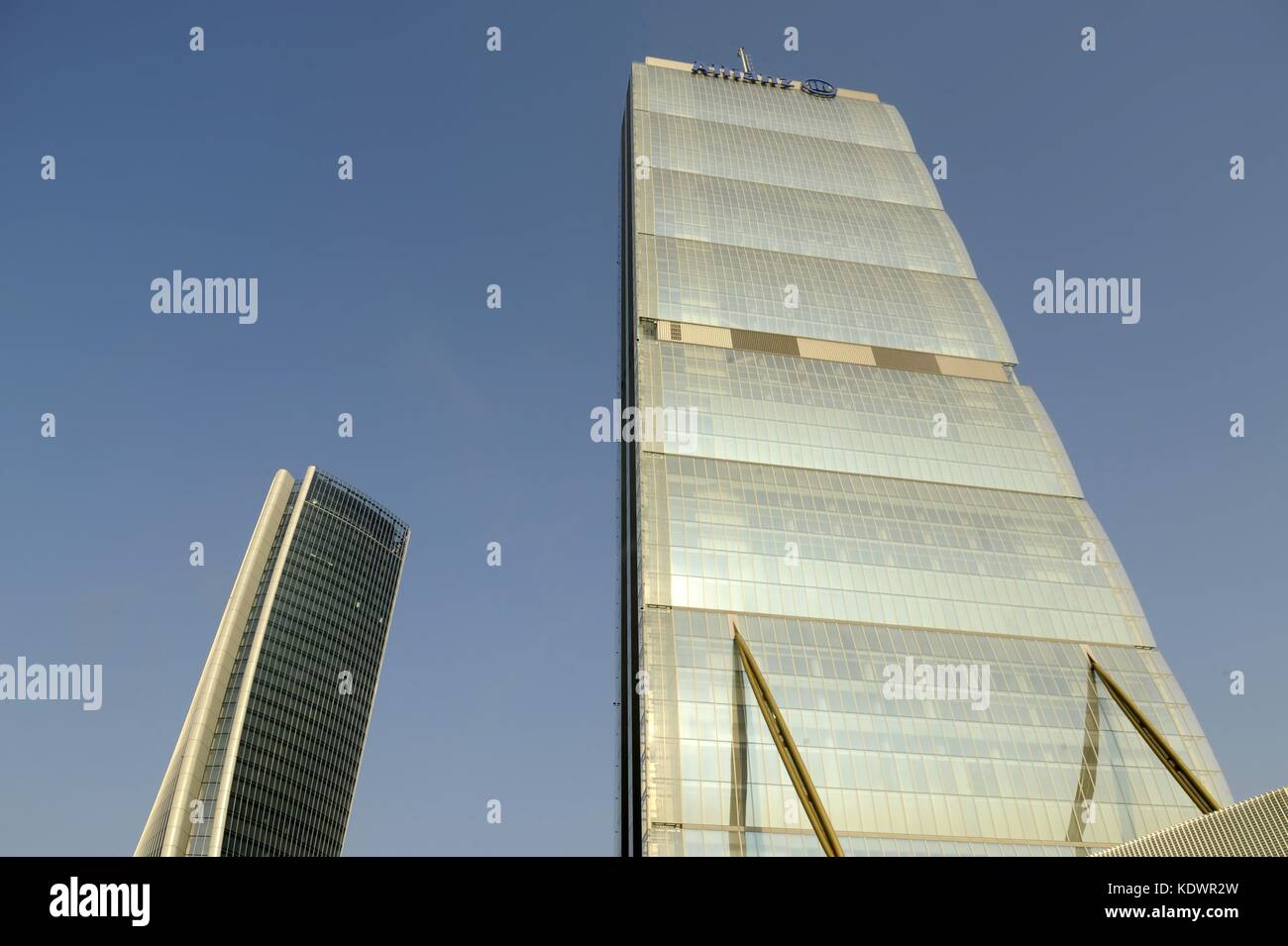 Arata isozaki and zaha hadid towers fotografías e imágenes de alta ...