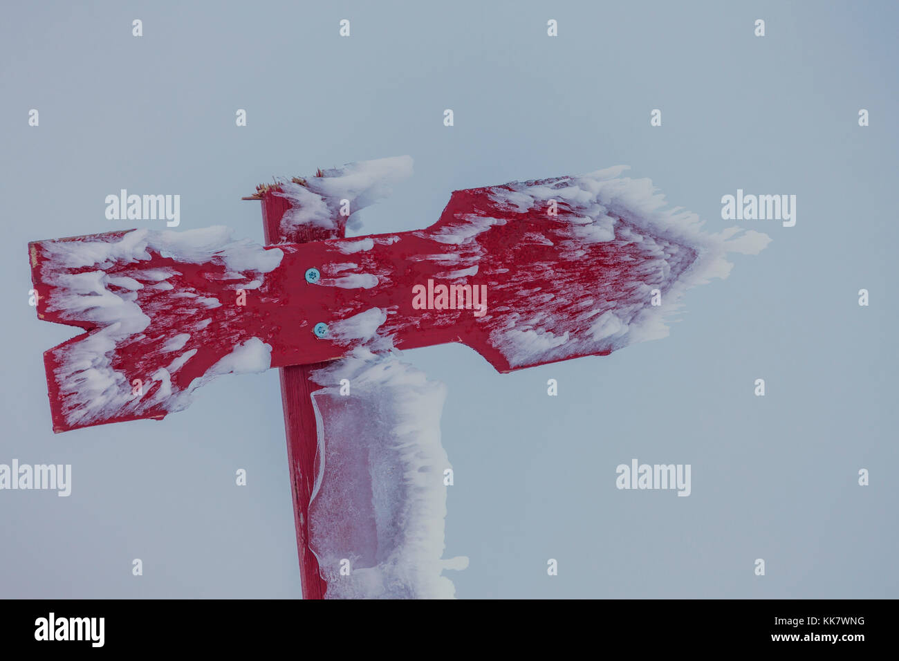 Blank sign billboard snow fotografías e imágenes de alta resolución - Alamy