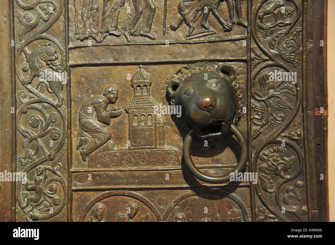 Puertas de Gniezno, Royal Gniezno Catedral en Gniezno, histórico y ... Puertas de Gniezno, Royal Gniezno Catedral en Gniezno, histórico y ...