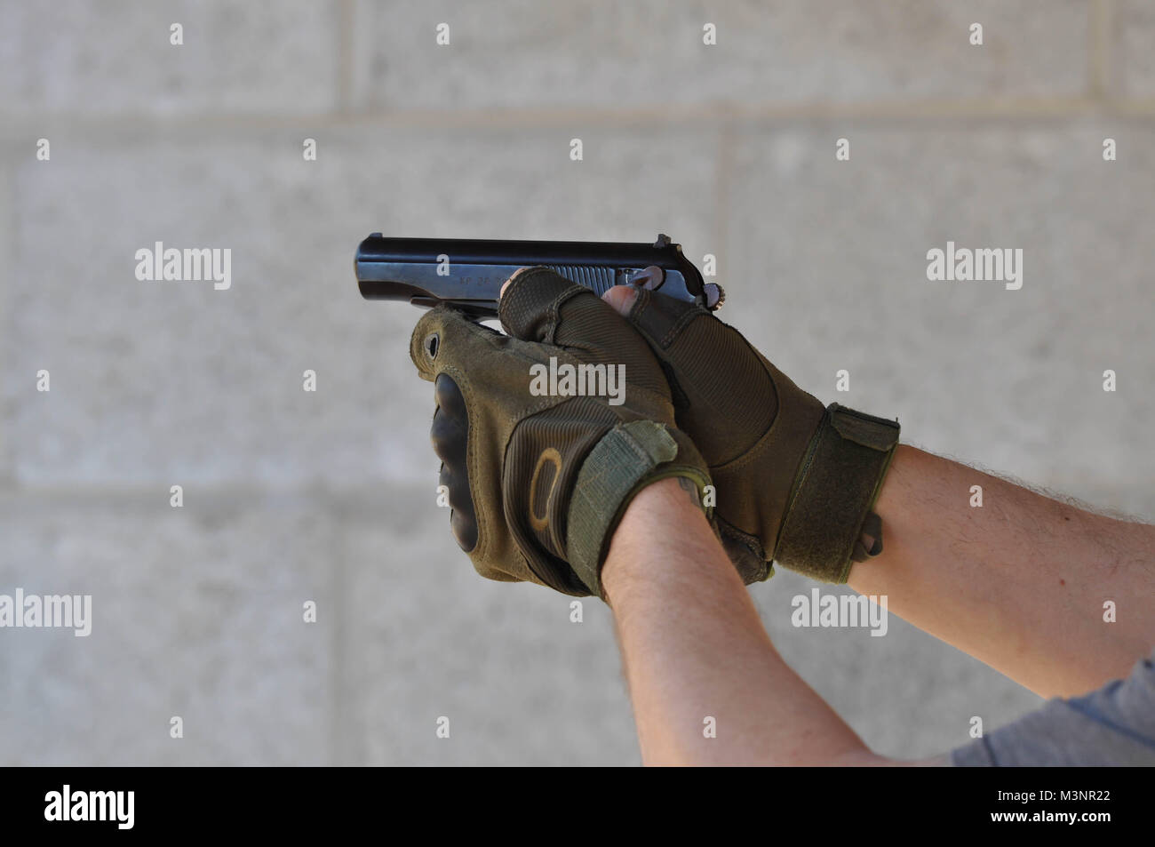 45 caliber fotografías e imágenes de alta resolución - Alamy