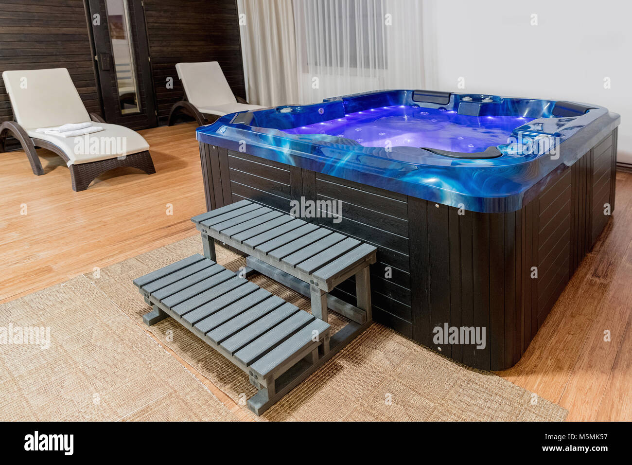 Jacuzzi spa fotografías e imágenes de alta resolución - Alamy
