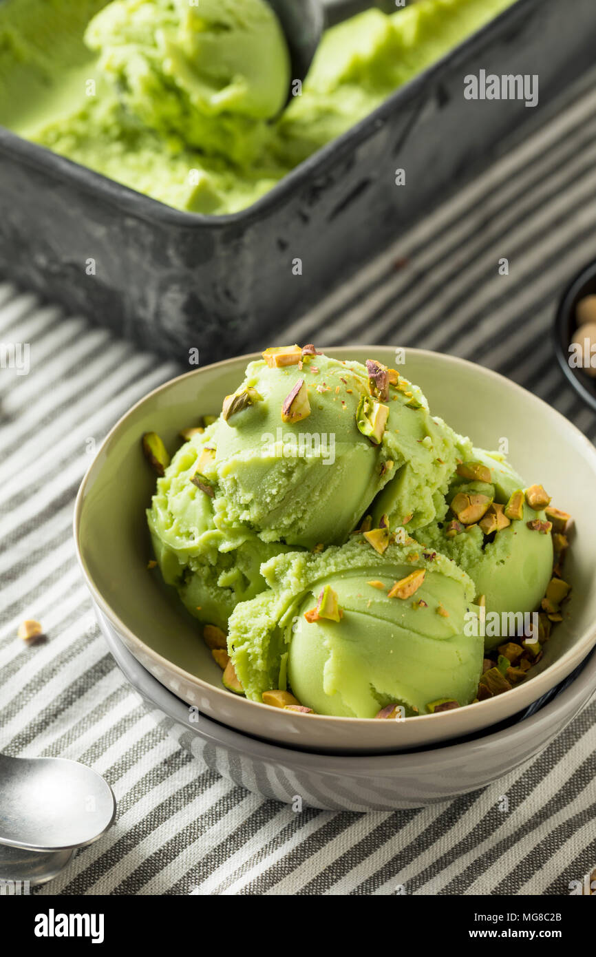 Verde Pistacho Helado Casero Listo Para Comer Fotografía De Stock Alamy