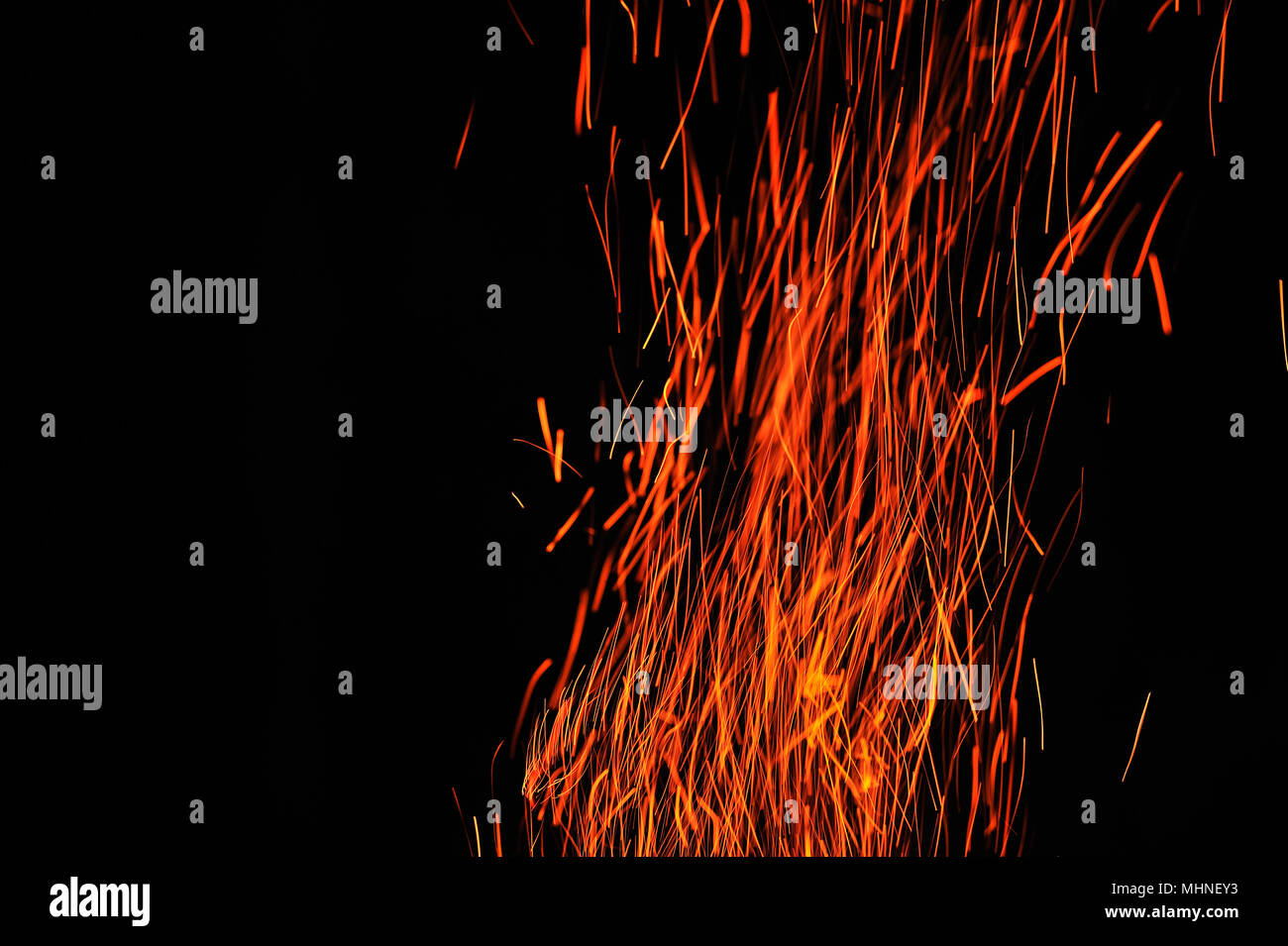 Chispas volando fotografías e imágenes de alta resolución - Alamy