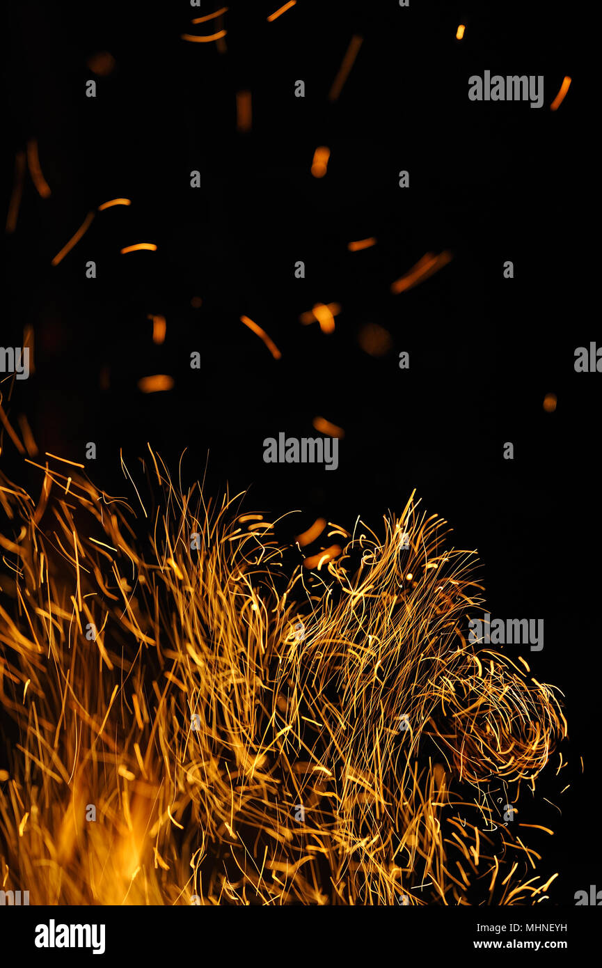 Chispas volando fotografías e imágenes de alta resolución - Alamy