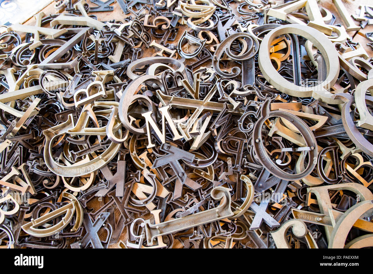 Letras De Metal Oxidado