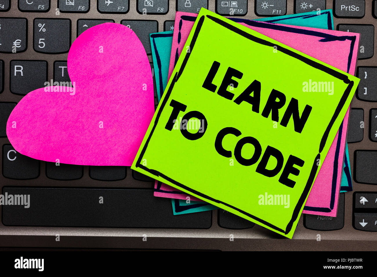 Signo de texto mostrando aprender a código. Foto conceptual aprender a ...