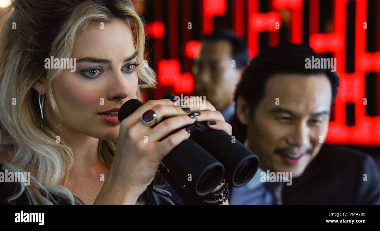 L R Margot Robbie Como Jess Y Bd Wong Como Liyuan En Warner Bros Pictures Heist Film Focus